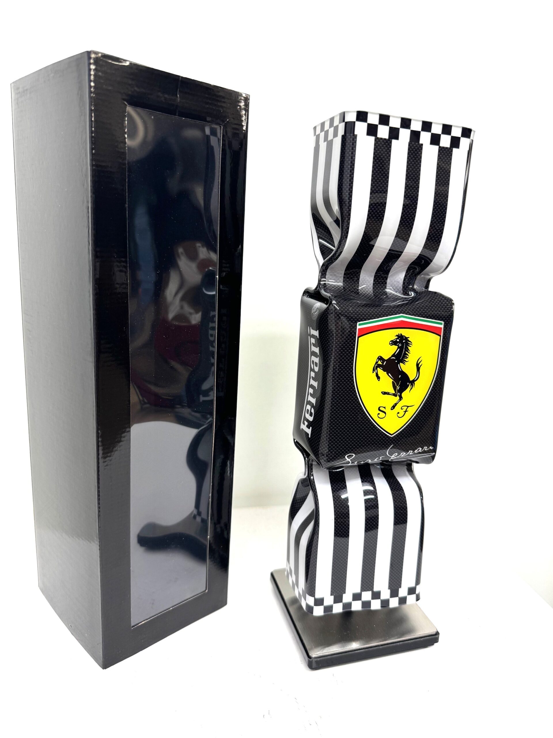 Candy Art Ferrari - 33 cm. hoog - Art4Living - gavekunst.nl